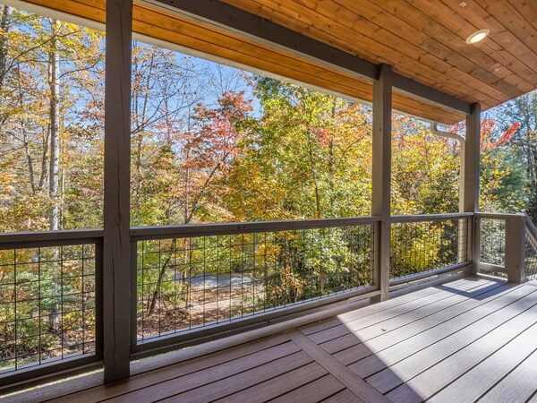 Henderonville Getaway W/ Hot Tub & Fire Pit - Mountain Home, NC