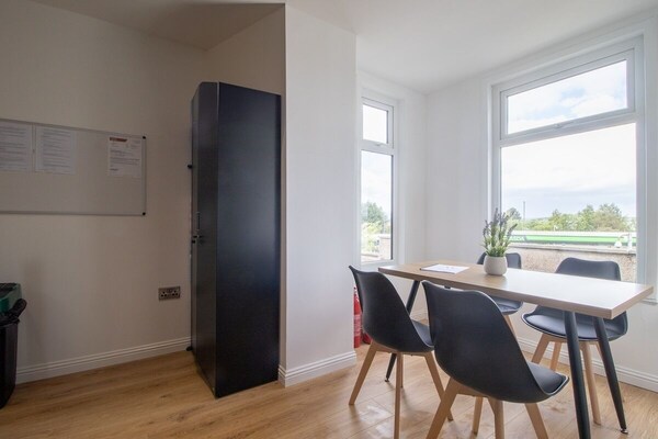 Alexandra Apt - Double Room #6 - Falkirk
