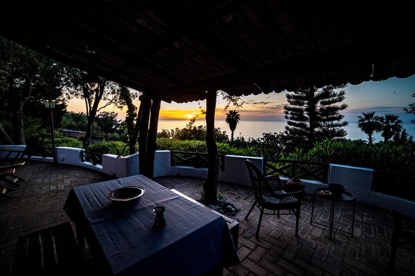 Dream Vacation In Calabria: Villa With Patio 200 Meters From The Sea Free Parking - Zambrone