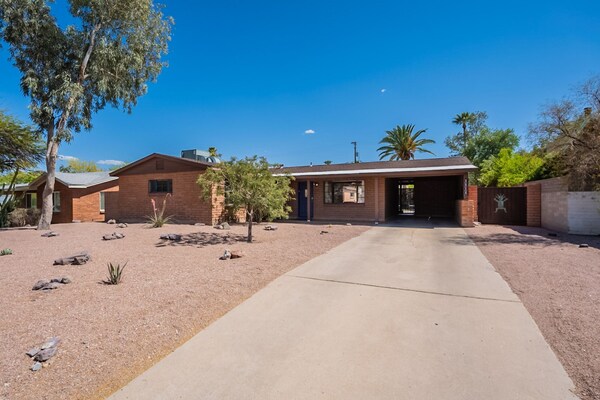 Desert Oasis With Pool & Private Guest Studio  Your Tucson Escape Awaits! - UNIVERSITY OF ARIZONA, Tucson