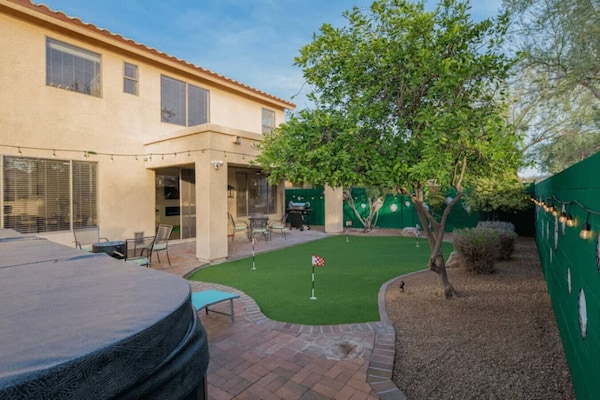 Dream Golf Escape: Pool, Hot Tub & Entertainment - Carefree, AZ