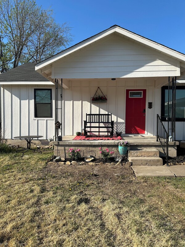 Rose District Charming 3-bedroom House In Broken Arrow With Fast Wifi - Broken Arrow, OK