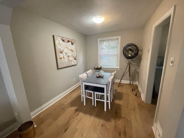 3-bedroom Home With Huge Backyard In Yonge. 15 Minutes To Finch Subway - Vaughan