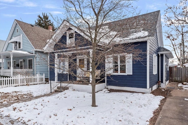 Newly-renovated 2-bedroom House With A Luxurious Massage Chair - Springfield