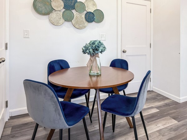 New Reno! 3 Beds, In Unit Washer & Dryer, Southie! - Hyde Park - Boston