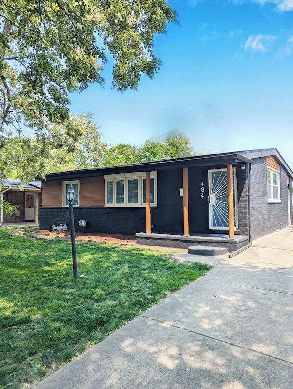 Charming 3-bedroom House With Wifi, Fitness Room In Pontiac - Troy, MI