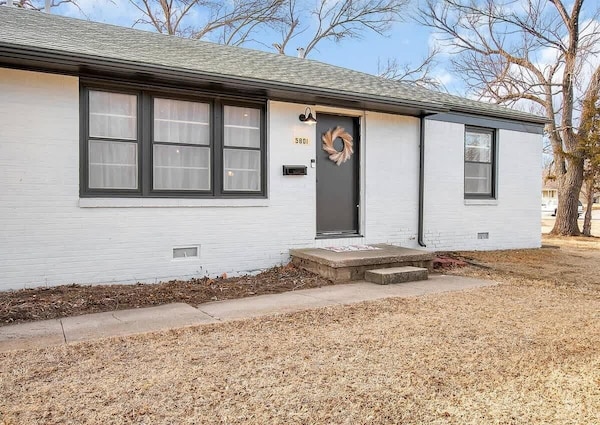 Air Capital Condo - King - Derby, KS
