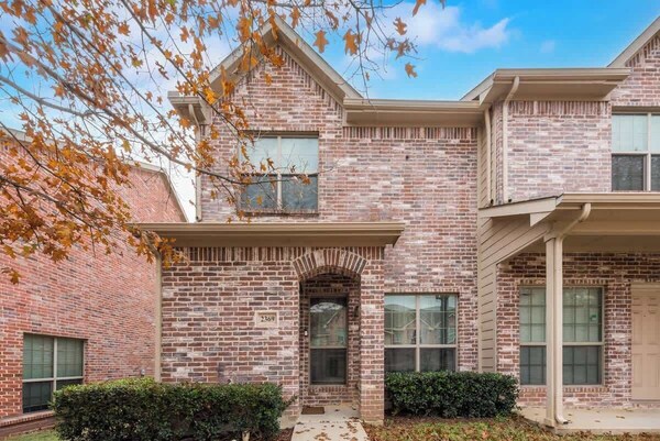 Cozy Townhome: 4 Bedrooms, Six Flags! - Grand Prairie, TX