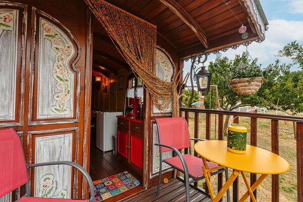 Petite Maison 'Roulotte La Casetta Rita' Avec Piscine Partagée, Terrasse Privée Et Jardin Partagé - Charente-Maritime