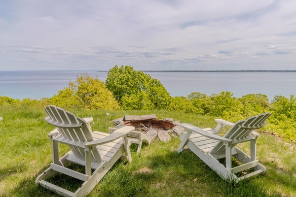 People Welcome, Dogs And Cats Preferred - Suttons Bay, MI