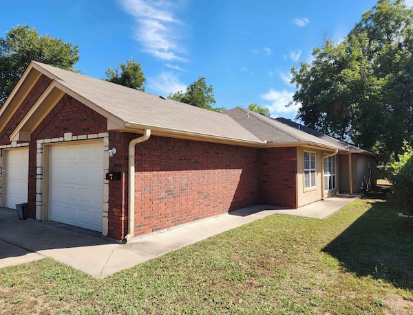 Cozy Retreat - Family & Pet Friendly Near Ft. Sill - Lawton