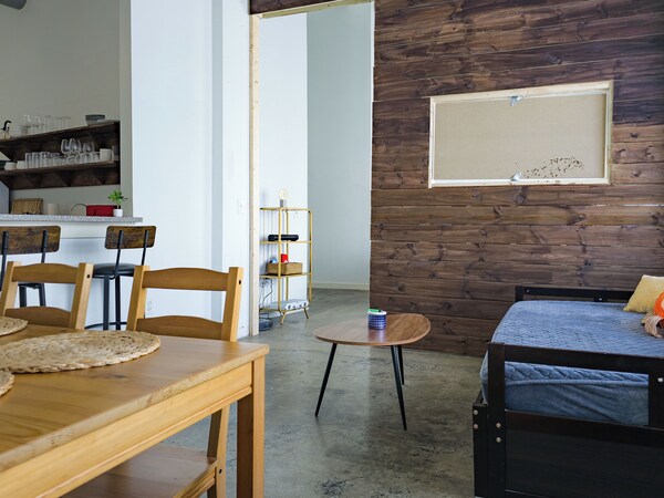 The Downtown Urban Loft - Memphis in May
