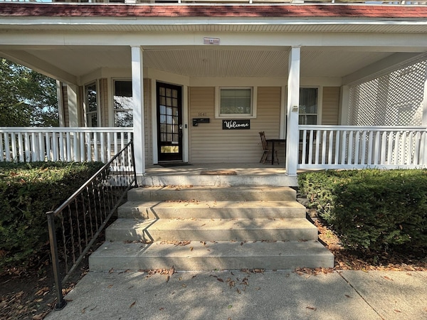 Charming 2-bedroom 1st Floor Apartment In Lovely Terre Haute With Wifi, Ac - Terre Haute, IN