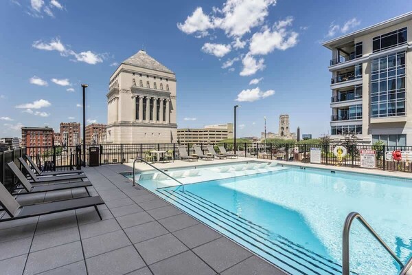 1br Lux Dt Fortune - Free Parking/gym/rooftop Pool - Indiana