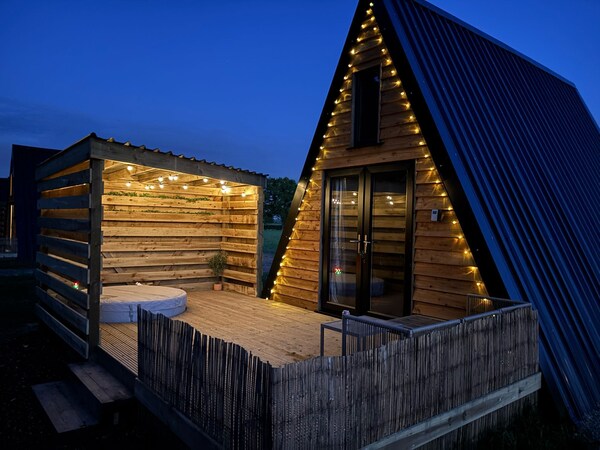 Cherry Blossom - Cosy Cabin In The Countryside With Hot Tub - Warwickshire