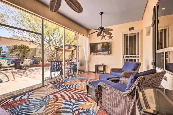 Peaceful Oasis Retreat With A Gorgeous Pool, Hot Tub & Putting Green! - Goodyear, AZ