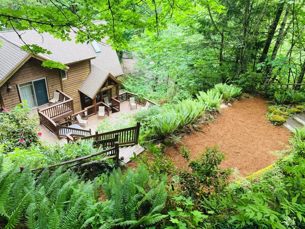 The Huckleberry Chalet, A Private Mt. Hood Retreat Within A Forested Wonderland - Oregon
