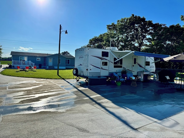 Cozy Rv With 1 Bedroom In Enchanting Cape Charles - Chesapeake Bay