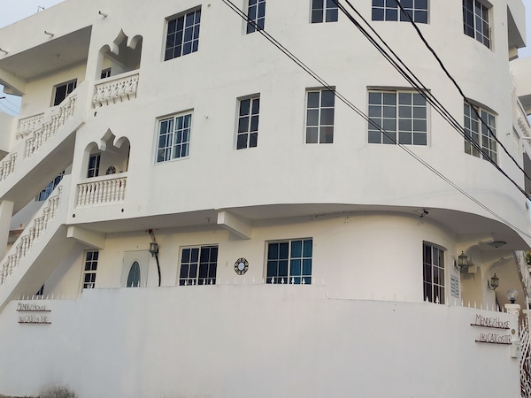 Montego Bay Charming 1-bedroom Apartment, Wifi, Fitness Room  Multiculturalism. - Montego Bay
