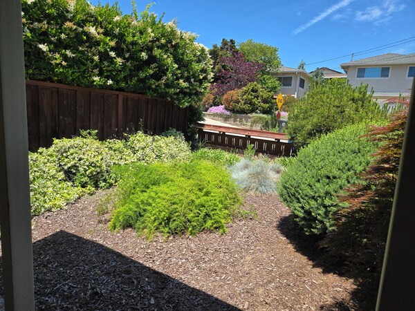 Spacious 3 Bedroom House, Close To Oakland, San Francisco, & San Jose. - Hayward, CA