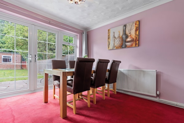 Modern 4-bedroom Serviced Apartment In Coventry Comfort, Space & Tranquillity - Coventry