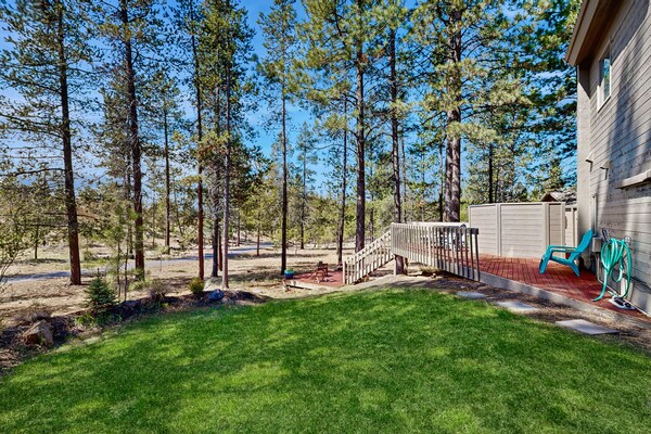 Multi-level Home W/ Private Hot Tub, Decks, And Sharc Passes Provided - Sunriver, OR