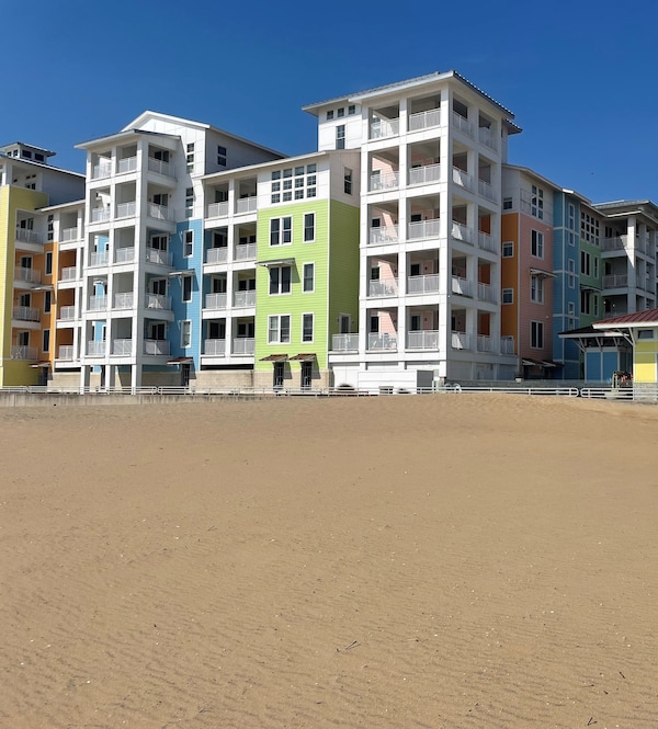 4-bedroom Oceanfront Condo In Sandbridge Beach With Ocean And Bay Views - 버지니아비치