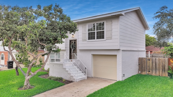 Best Of Mcallen! Sleeps 10+ Pets - McAllen, TX