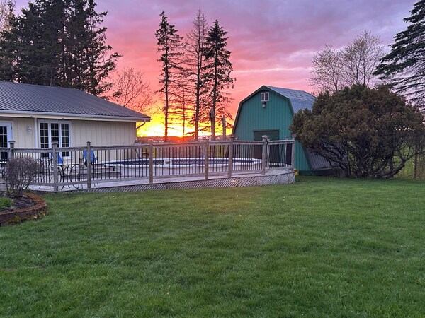 Spacious And Cozy 5-bedroom Home On Gorgeous Grounds With Hot Tub And Pool. - Nova Scotia
