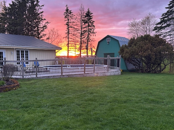 Spacious And Cozy 5-bedroom Home On Gorgeous Grounds With Hot Tub And Pool. - Truro