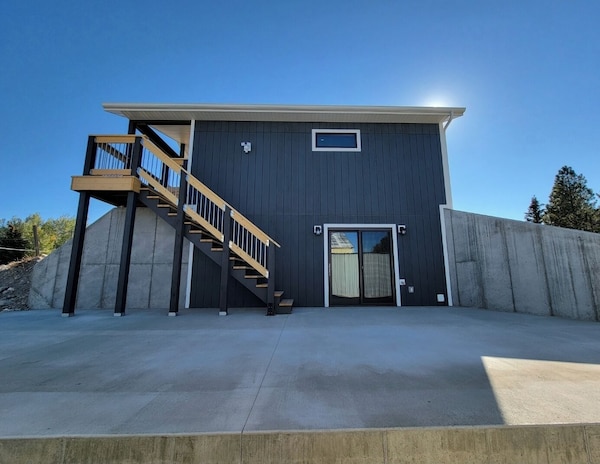 Charming 3-bedroom Cabin- Minutes From Downtown Ennis - Ennis, MT
