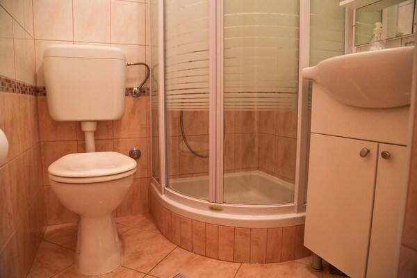 Appartement D'une Chambre Avec Le Balcon Dol, Hvar (A-24122-a) - Jelsa