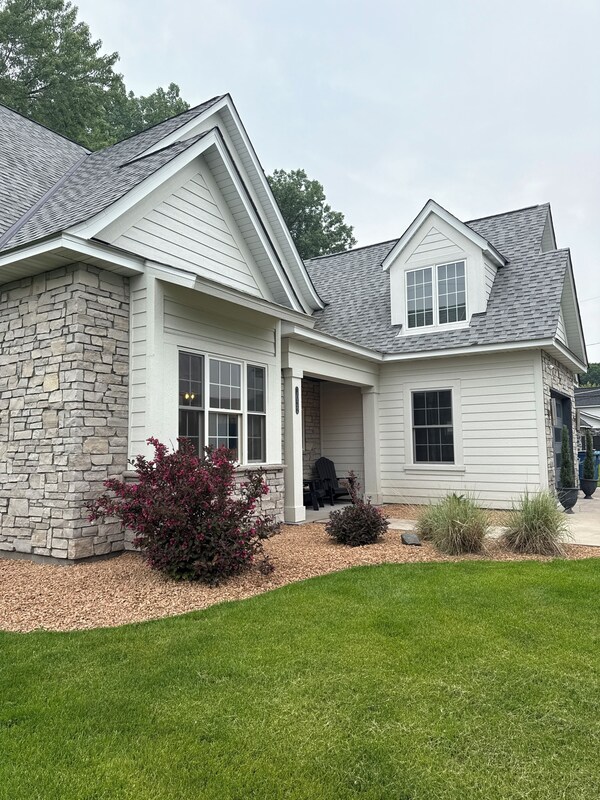 Architecturally Designed  4 Bedroom Home Walking Distance To Downtown Wayzata - Minnetonka, MN