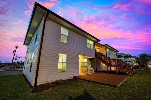 Modern Surf Condo  Top Floor  Steps To Beach - Little River, SC