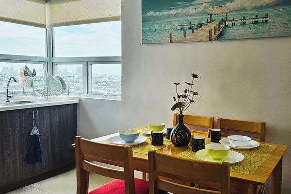 Charming & Cozy 3-bedroom With Wifi In Quezon City - Metro Manila