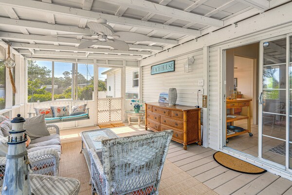 2 Blocks To Crystal Coast: Family-friendly Retreat - Harkers Island, NC