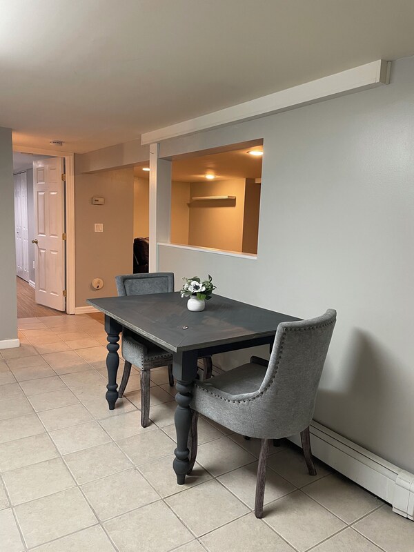 Charming 1-bedroom Apartment-20 Minutes From The Hamptons! 10 Minutes From Beach - Eastport, NY