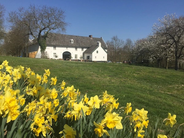 Luxurious Historic Farmhouse Getaway | Free Parking Near Kasteel Hoensbroek - Kerkrade