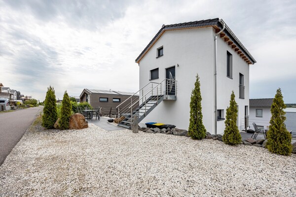 Ferienwohnung 'Sonnenwind Am Hainer See' Mit Seeblick Und Wi-fi - Borna