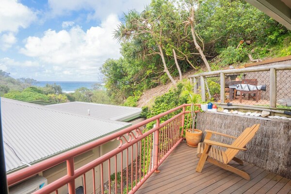 Sea'batical - Beachside Bliss  2 Bedroom Apartment Just 50m From Main Beach - Point Lookout