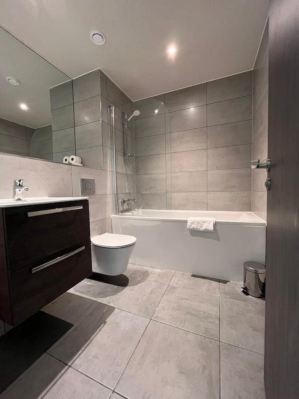 Cosy Studio With Private Entrance & Parking - Bracknell