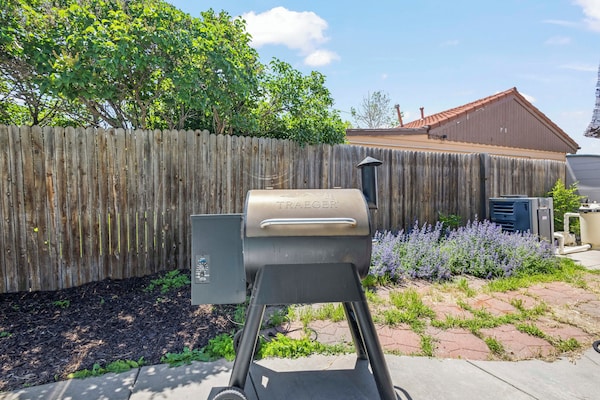 Heated Pool | Bbq | Cabana | Gardens - Denver, CO
