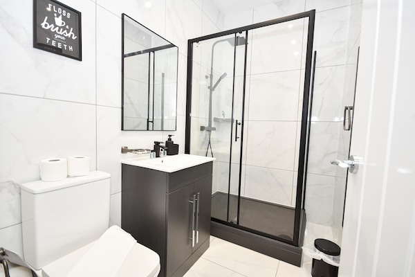 Modern & Compact 1 Bedroom Apartment In Bradford - Southampton Airport (SOU)