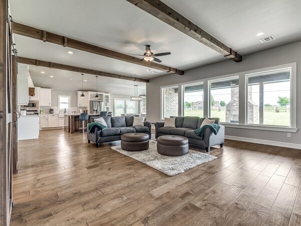 Charming 5-bedroom Farmhouse With Wifi, Ac Homely Getaway Farm House! - Guthrie Lake, OK