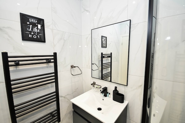 Compact & Convenient 1 Bed Apartment In Bradford - Southampton, UK
