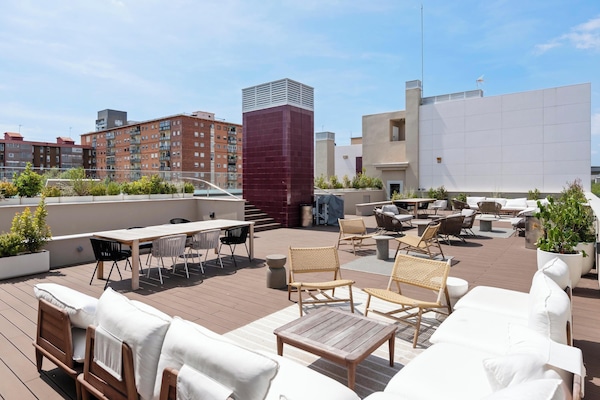 Descubra Su Oasis Urbano: Moderno Apartamento De 1 Dormitorio En La Vibrante Zona Forum De Barcelona - Alella