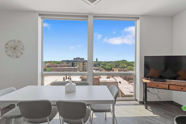 Brand New 2br Chicago City Escape - Chicago, IL
