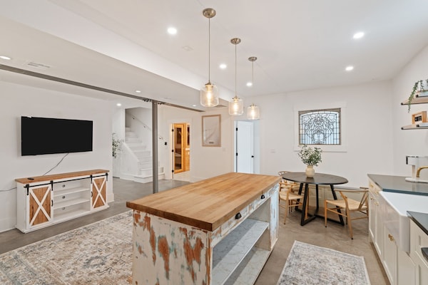 Bright, Uptown Apartment With Indoor Sauna - Vancouver, WA
