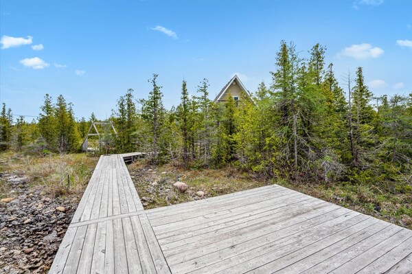 Dragonfly Cove - Nature-inspired Lakeside Living - Tobermory