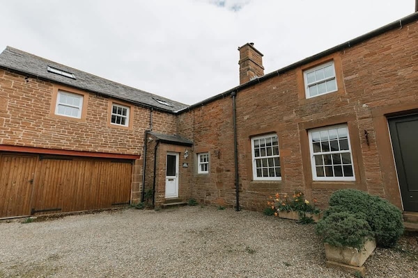 Elm House Cottage: Charming Country Cottage With Log Burner - Carlisle